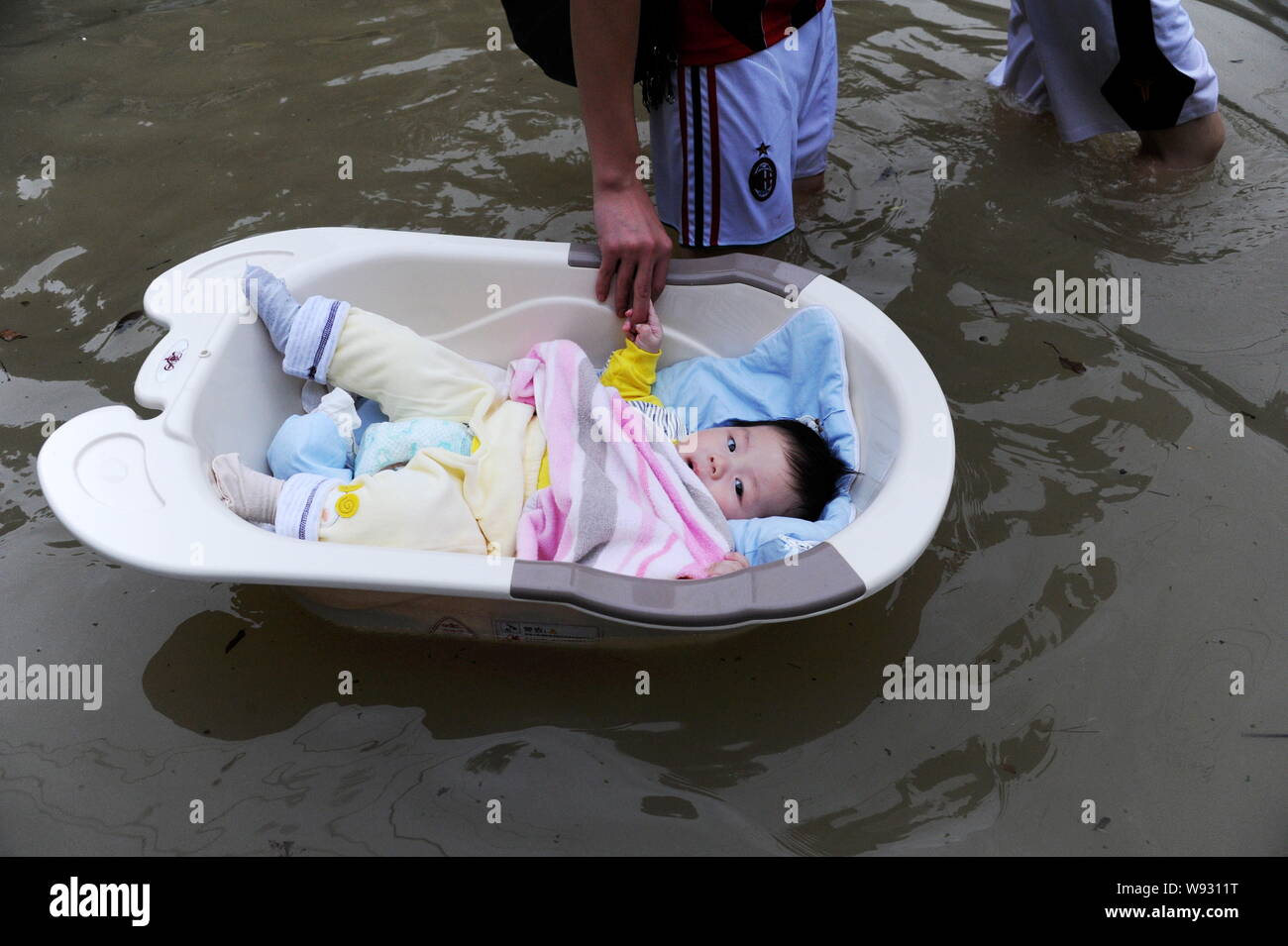 Bathing basin hi-res stock photography and images - Alamy