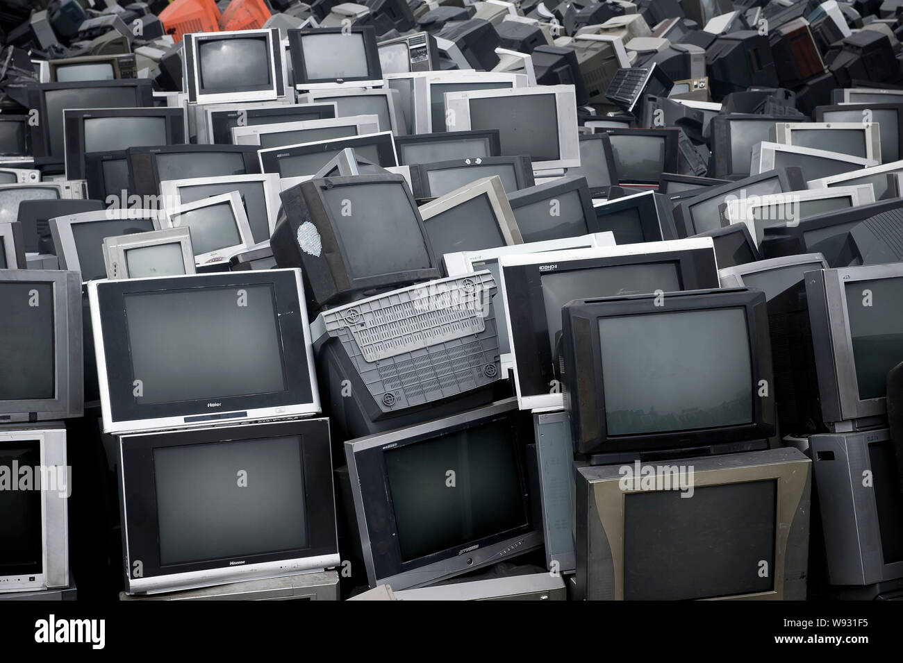 Cathode ray tube television sets hi-res stock photography and images ...
