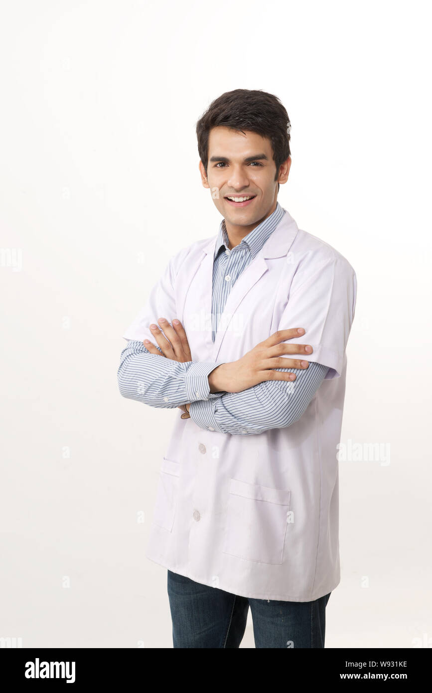 Male doctor smiling with his arms crossed Stock Photo - Alamy