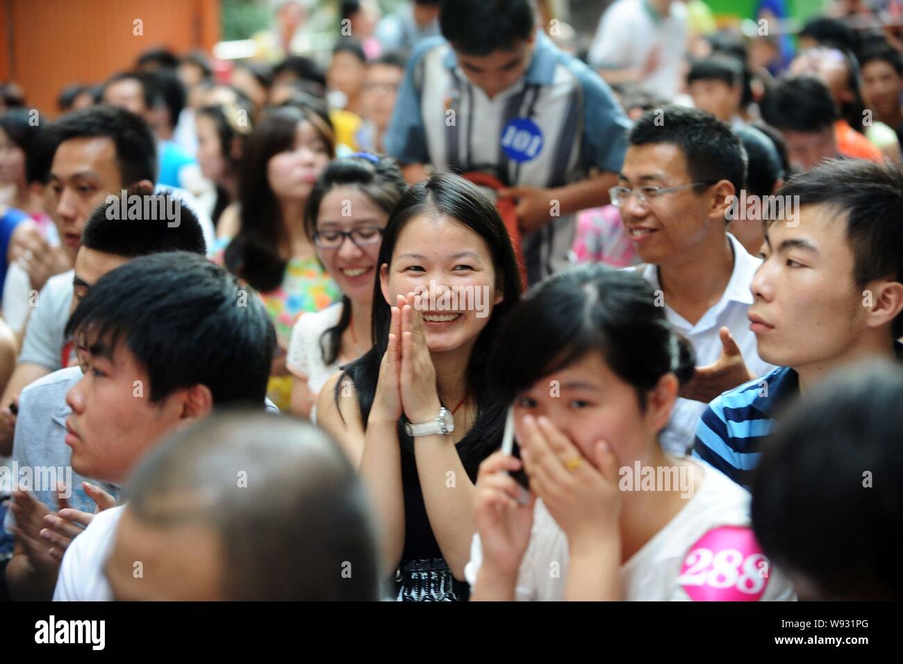 Chinese people hi-res stock photography and images - Alamy