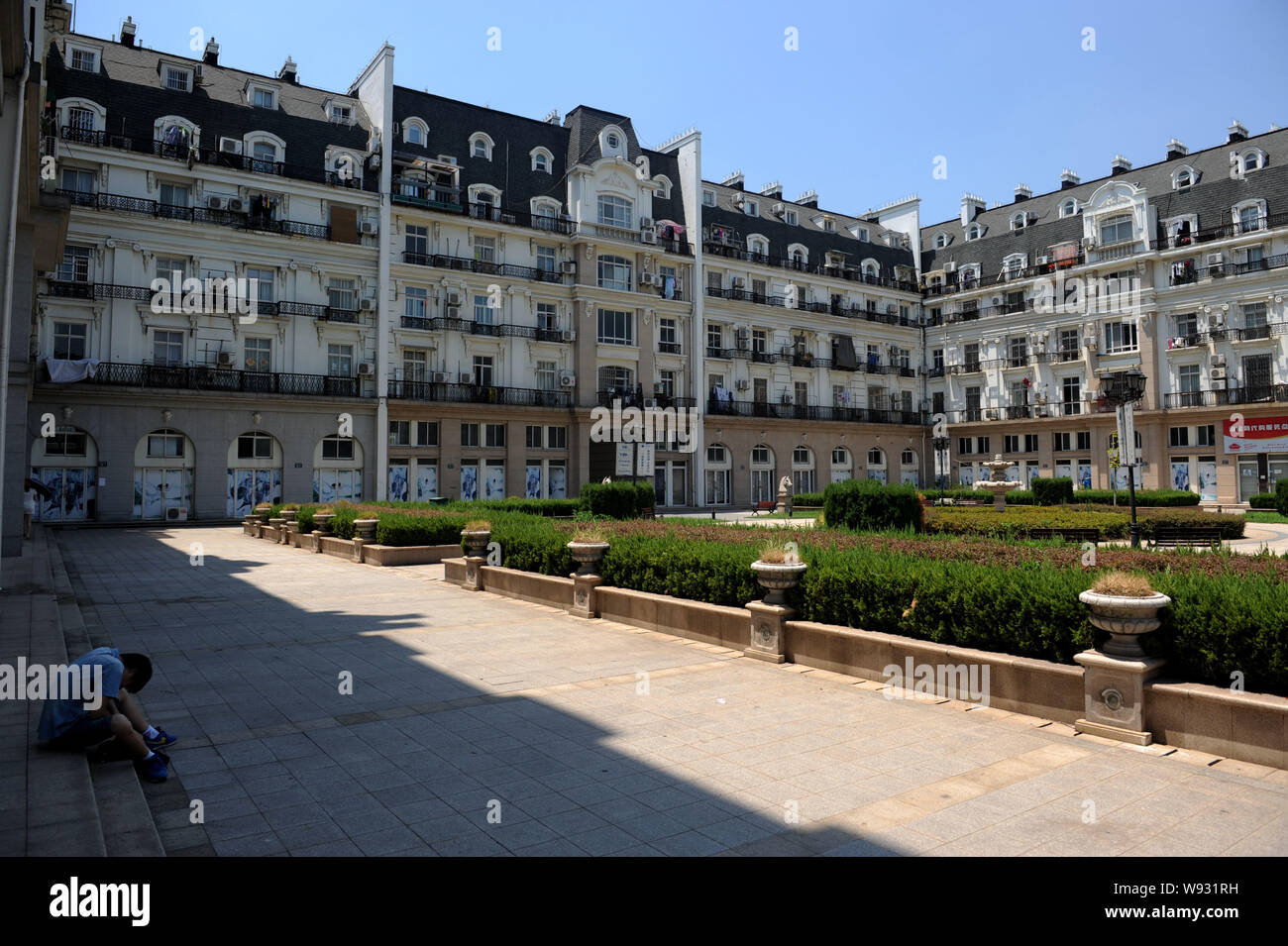 Paris replica china hi-res stock photography and images - Alamy