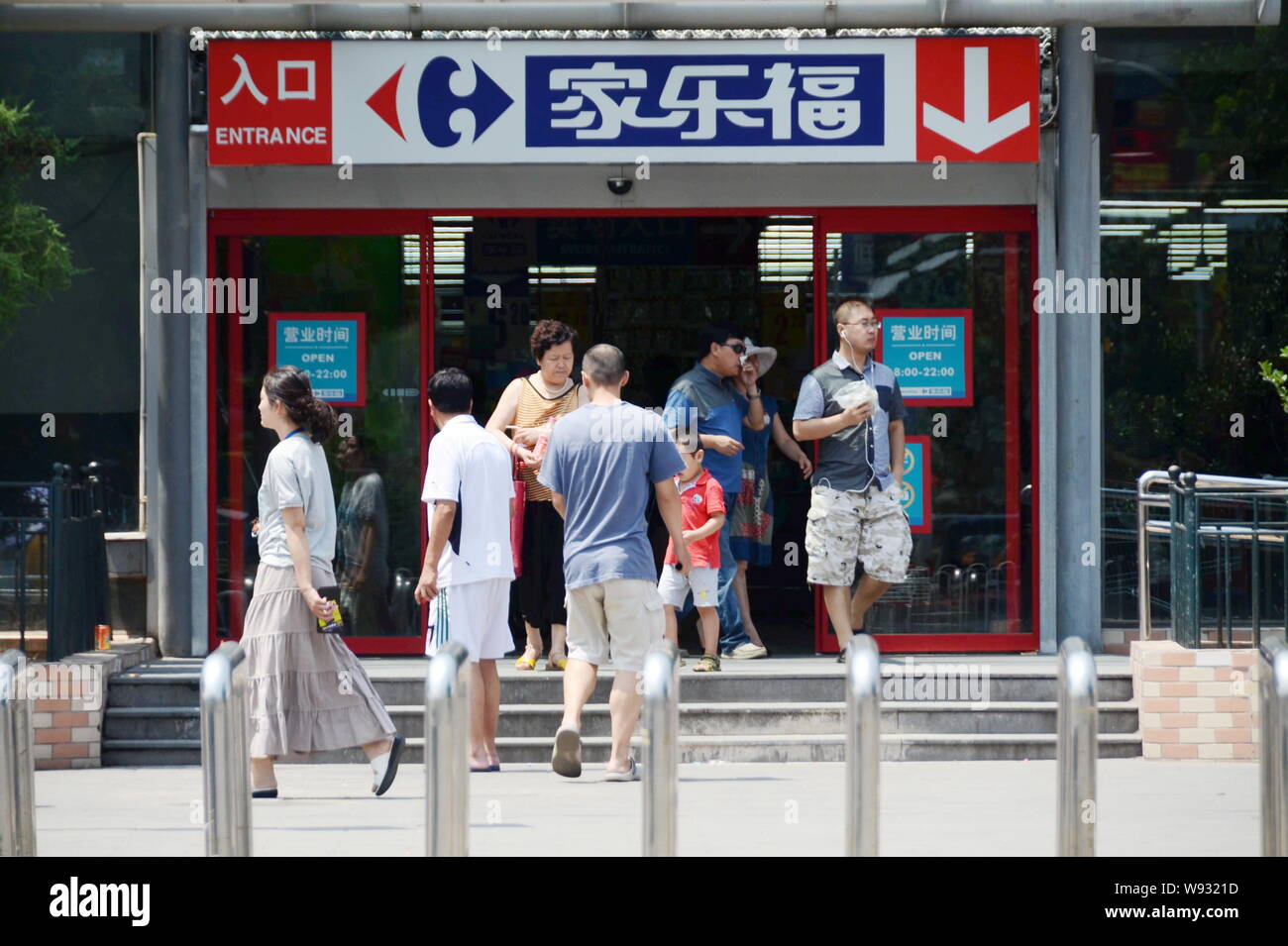 Retail sa hi-res stock photography and images - Alamy