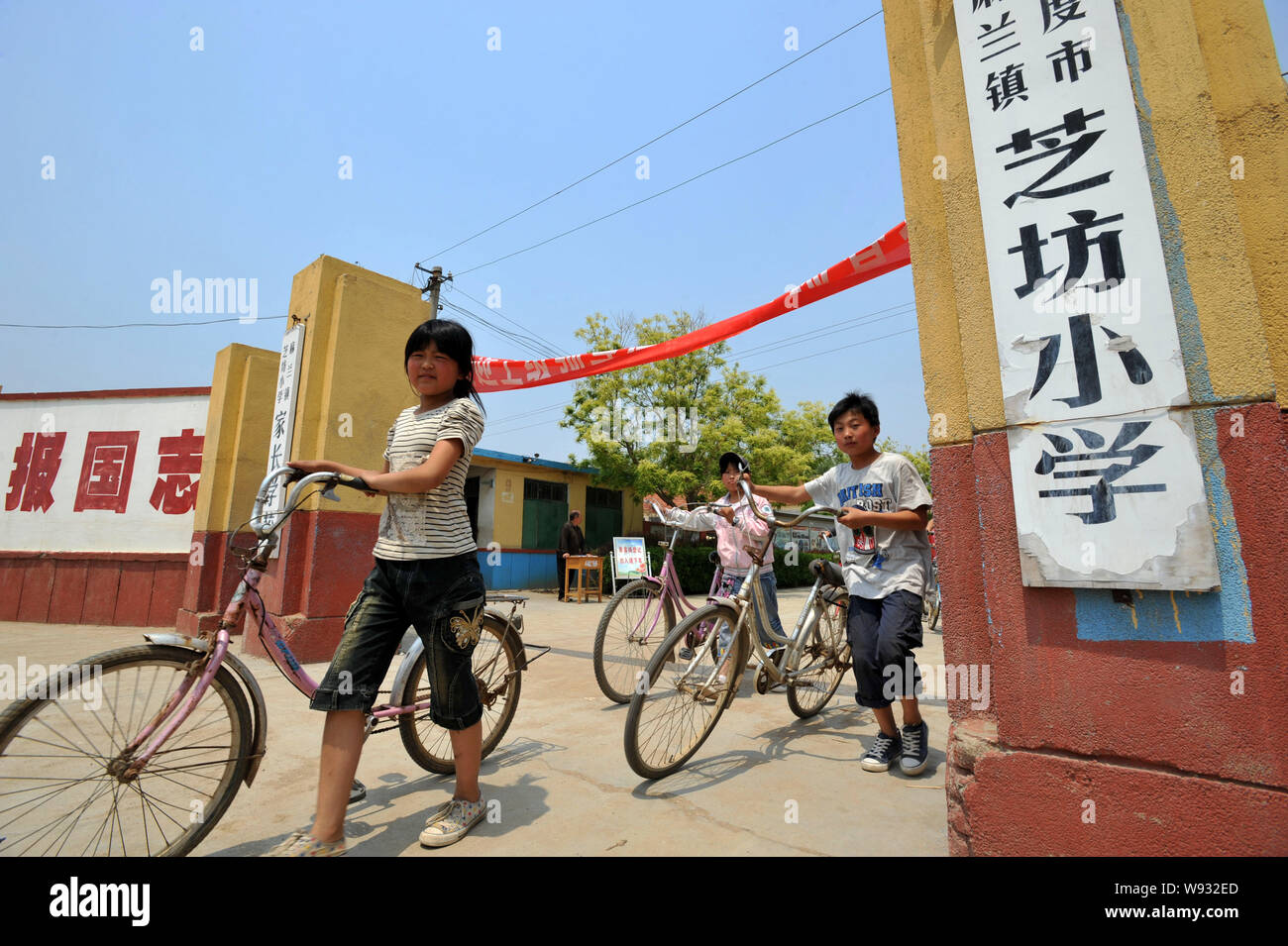 China the countryside school hi-res stock photography and images - Alamy