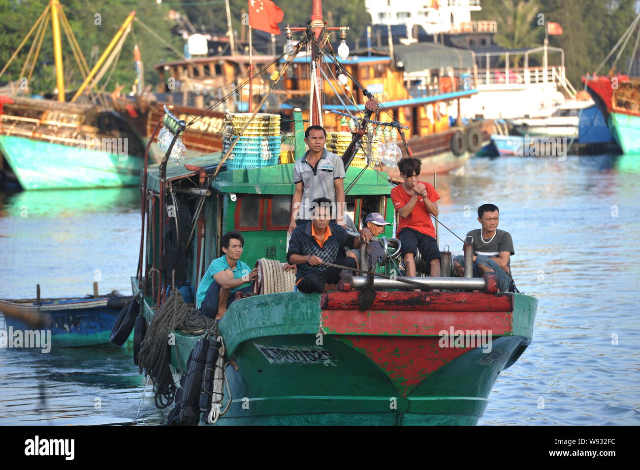 Chinese fishing boat south china sea hi-res stock photography and ...