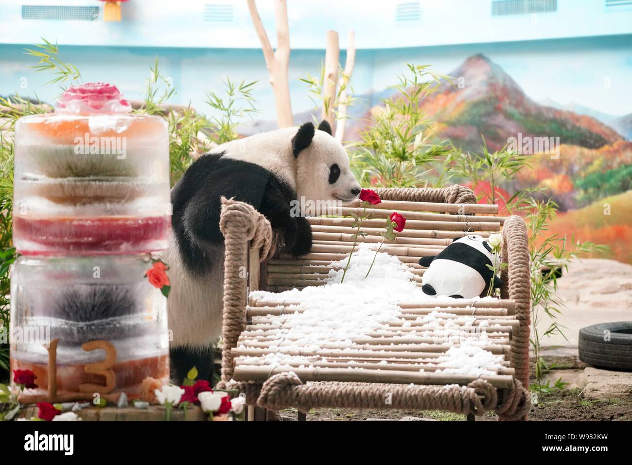 Birthday july 12 hi-res stock photography and images - Alamy