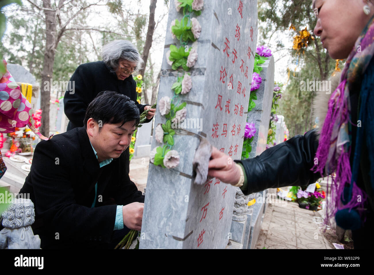 Chinese family grave hi-res stock photography and images - Alamy