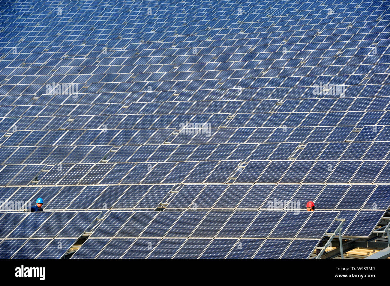 Rooftop solar arrays hi-res stock photography and images - Alamy