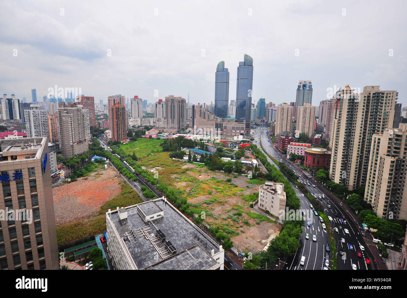 Center hung hi-res stock photography and images - Alamy