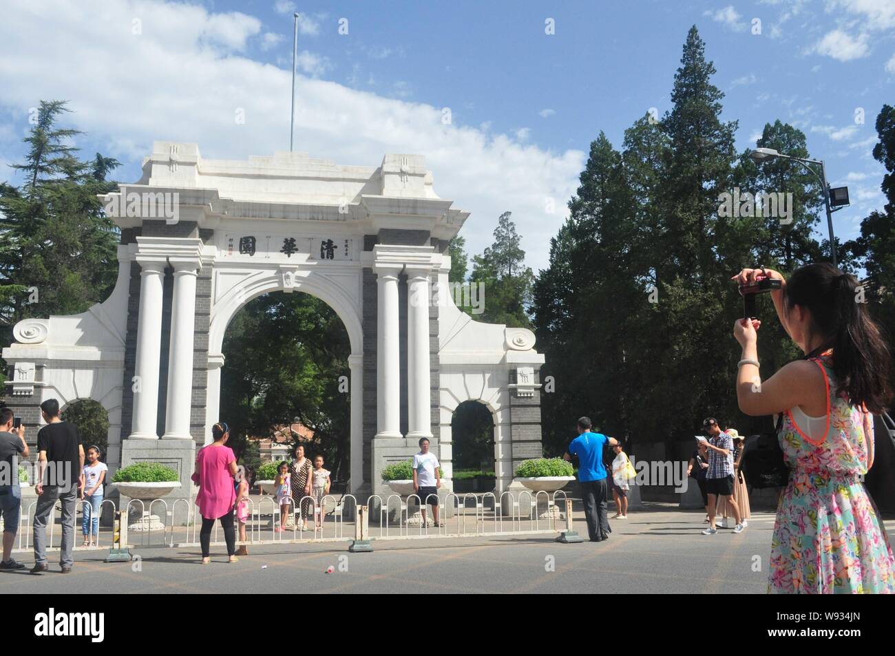 --FILE--People take photos at the symbolic Second Gate of Tsinghua ...