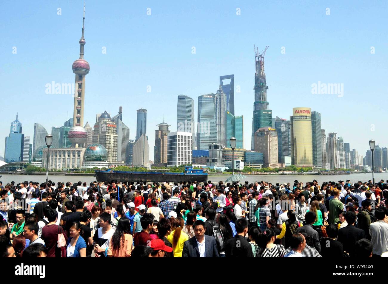--FILE--Tourists crowd the promenade on the Bund against the skyline of ...
