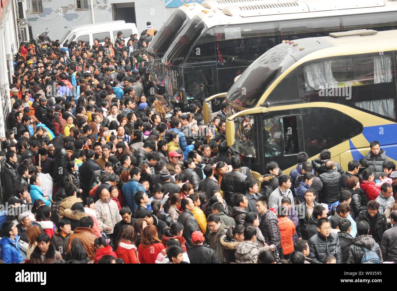 Chinese buses hi-res stock photography and images - Alamy