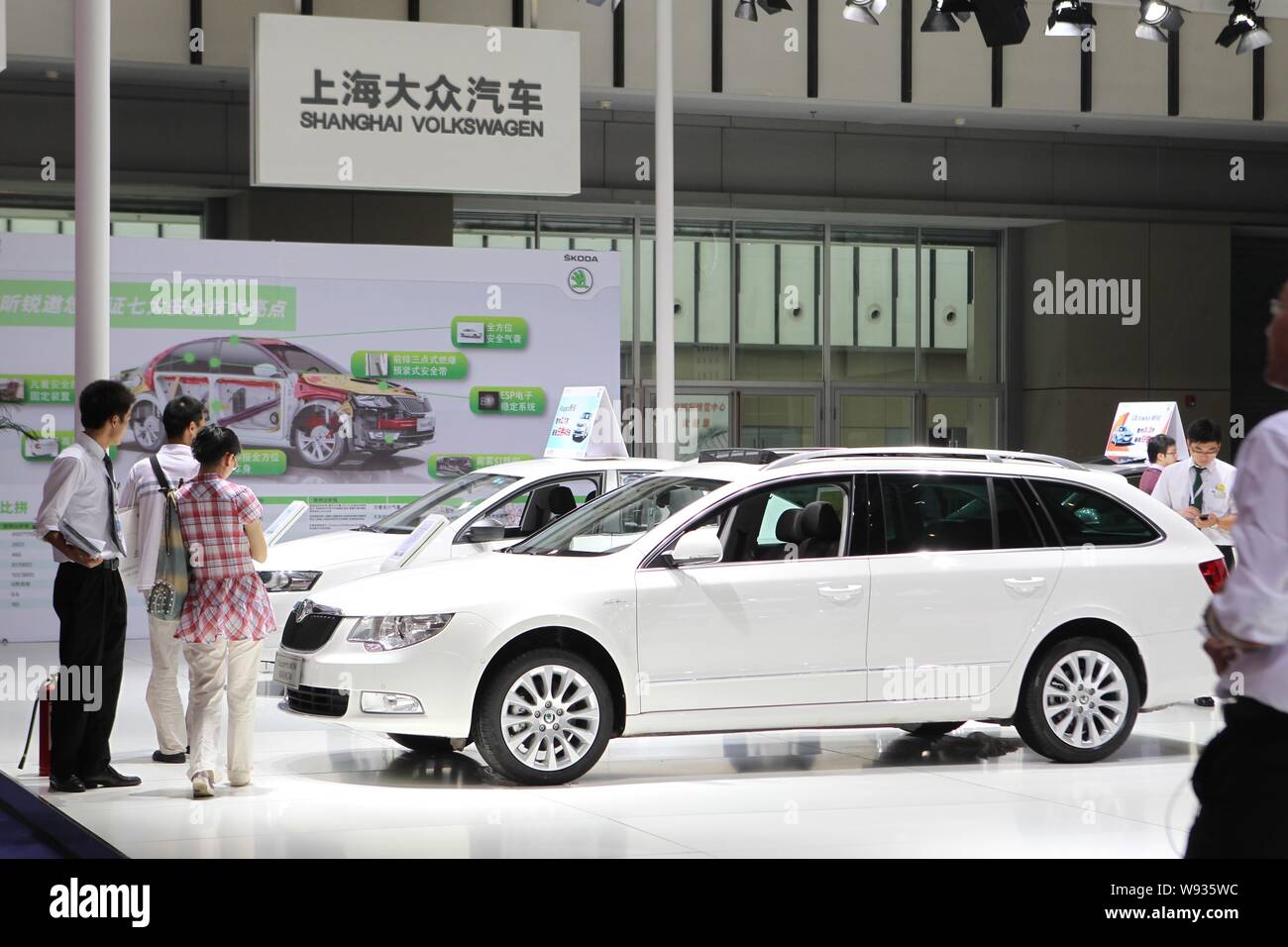 --FILE--Visitors look at cars at the stand of Shanghai Volkswagen, a ...