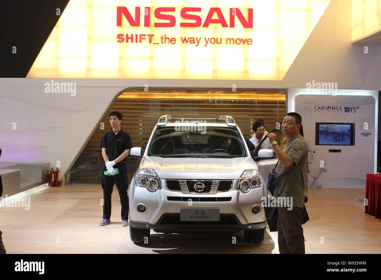 Nissan Shift The Way You Move Logo
