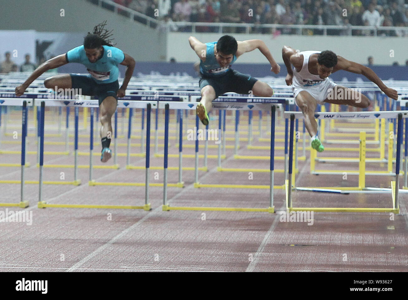 (From left) Jason Richardson of the United States, Xie Wenjun of China ...