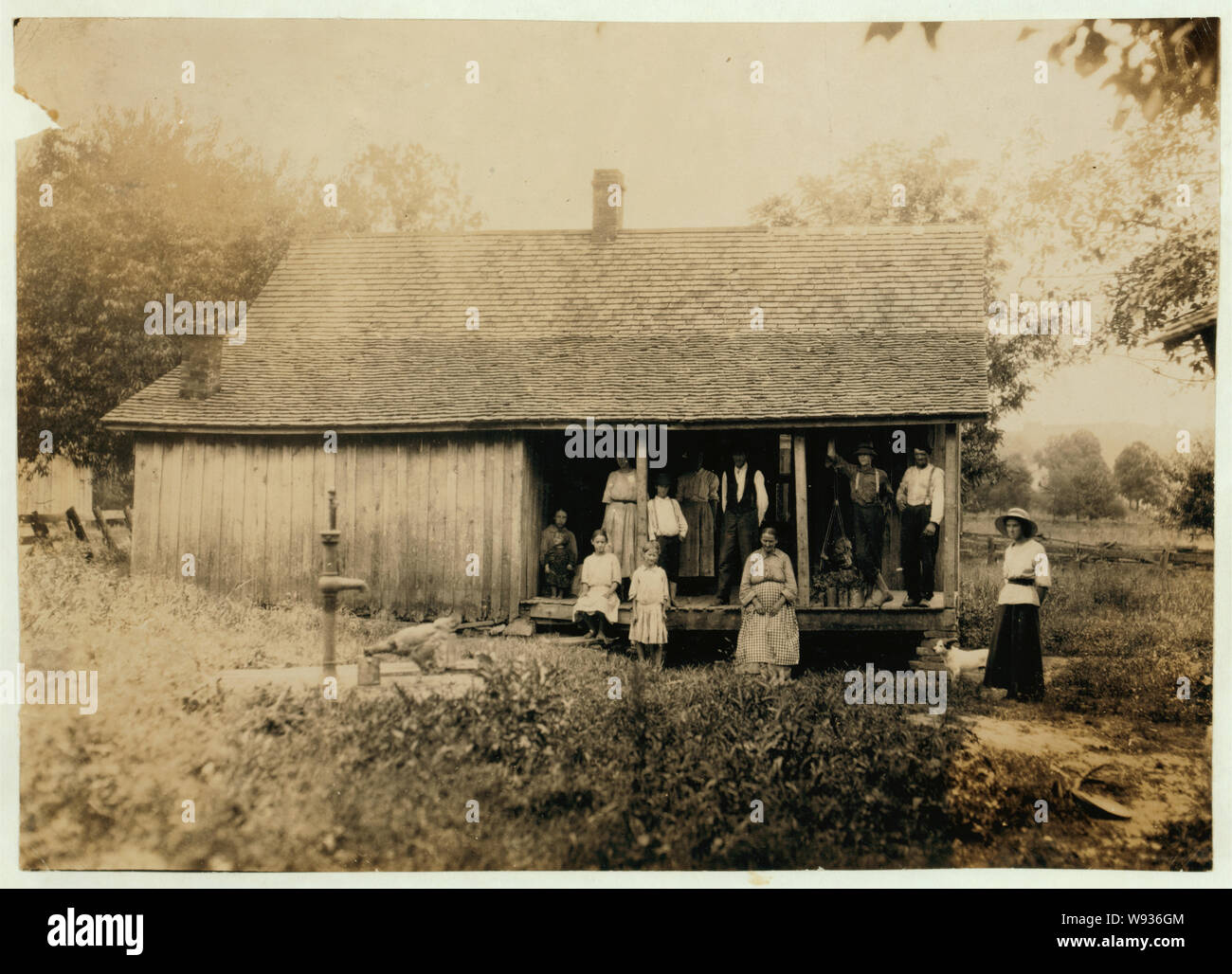 Country life farm 1900s hi-res stock photography and images - Alamy