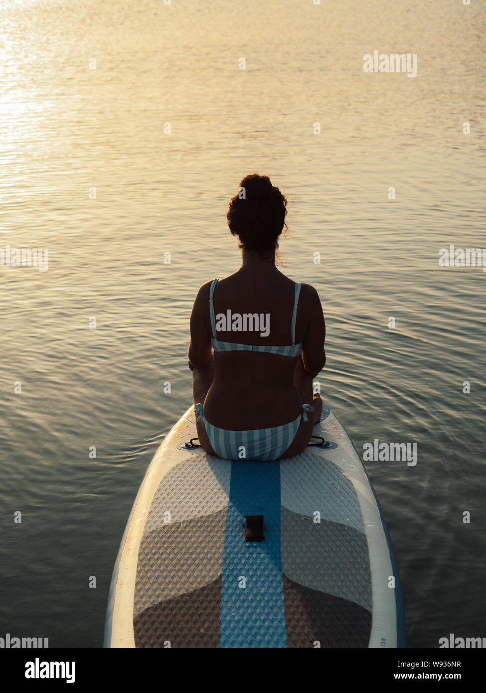 Woman silhouette paddle surf hi-res stock photography and images - Alamy