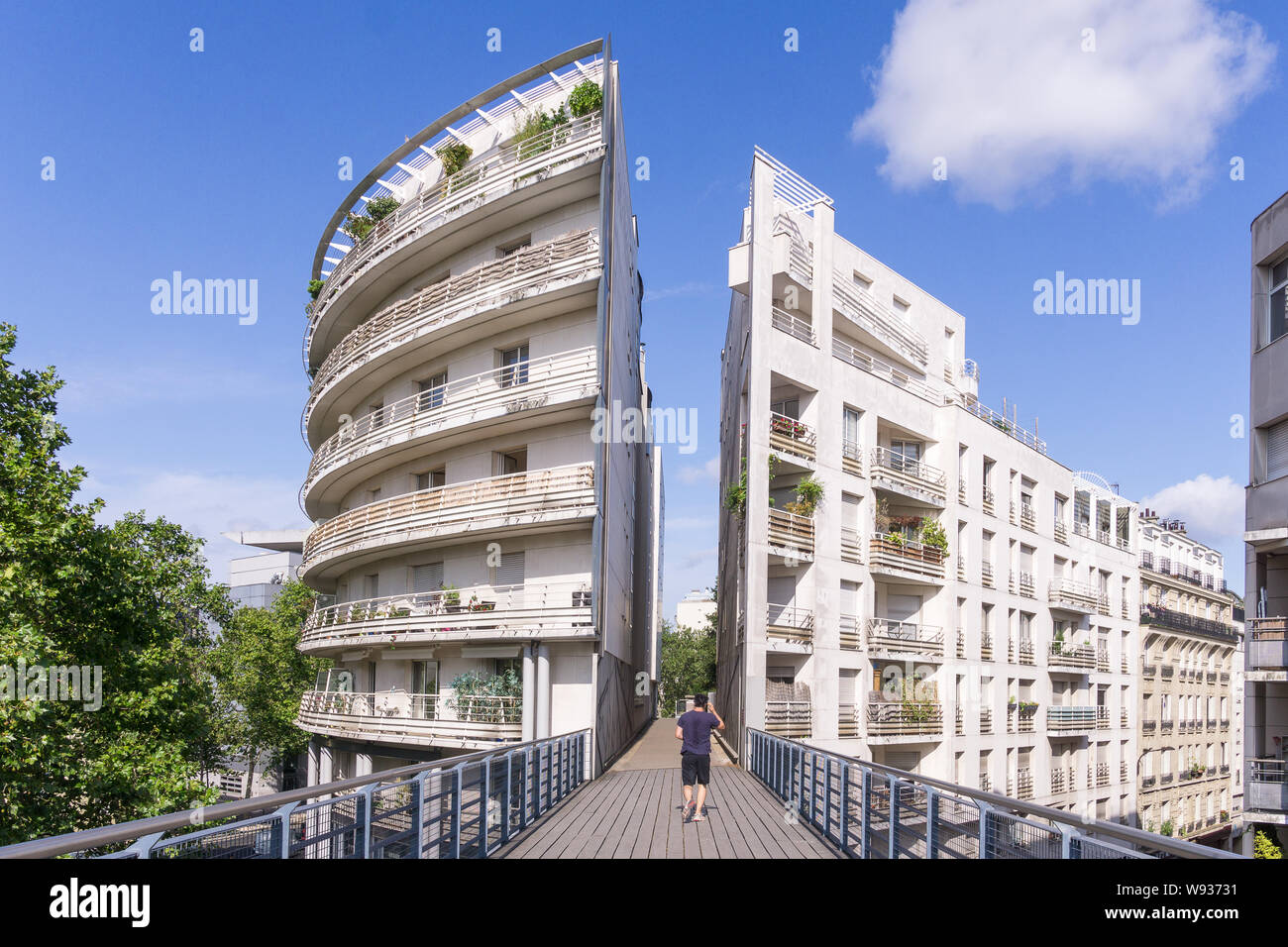 Paris Promenade Plantee - elevated park in the 12th arrondissement of ...