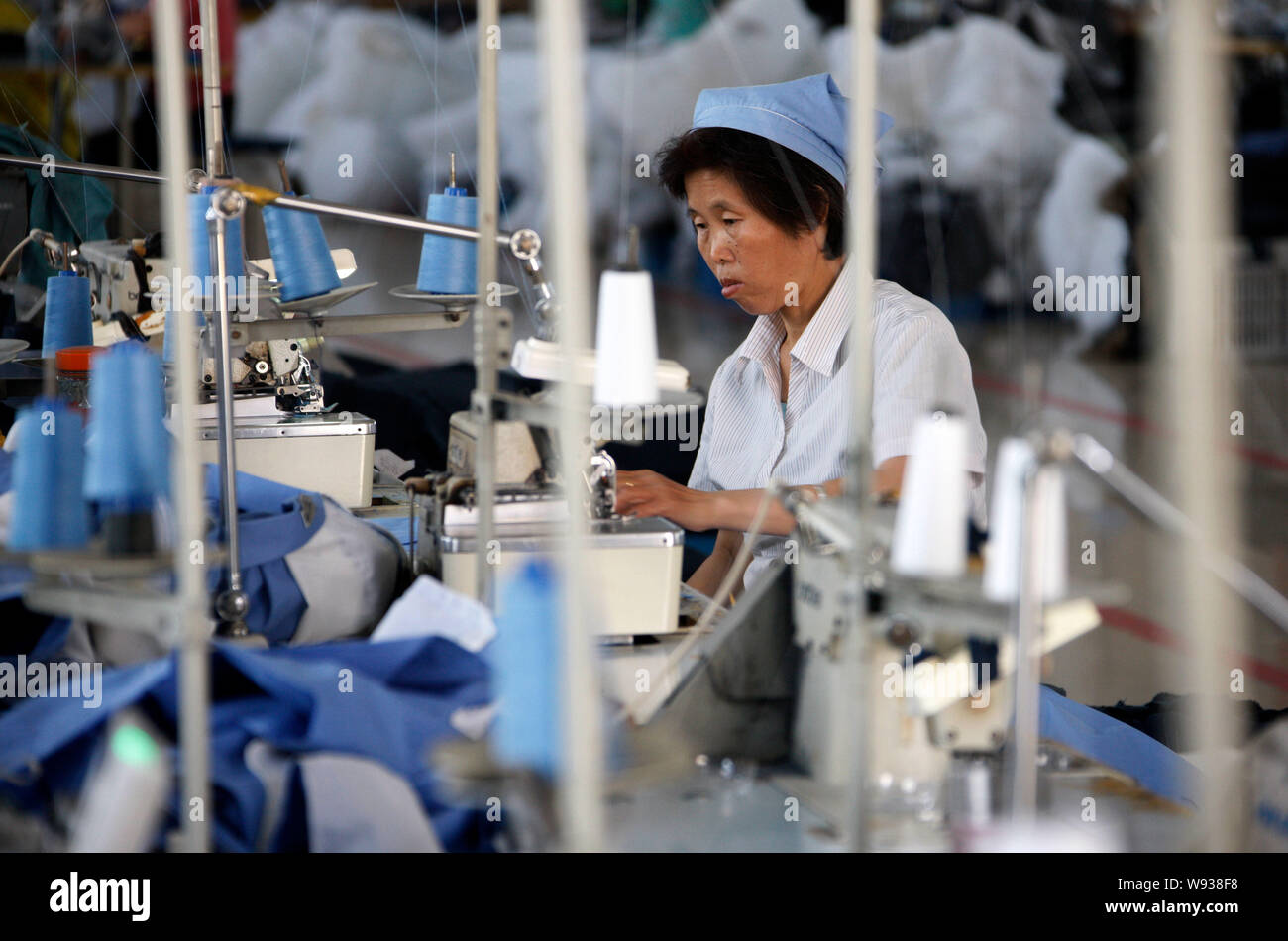 Factory japan worker hi-res stock photography and images - Alamy