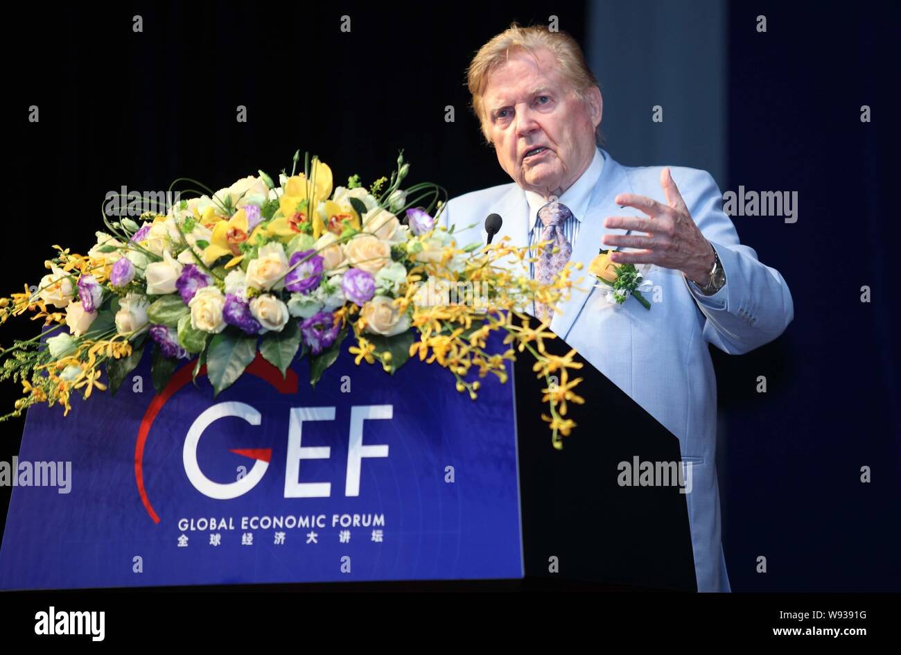 --FILE--Robert Mundell, winner of the Nobel Prize in Economics in 1999 ...