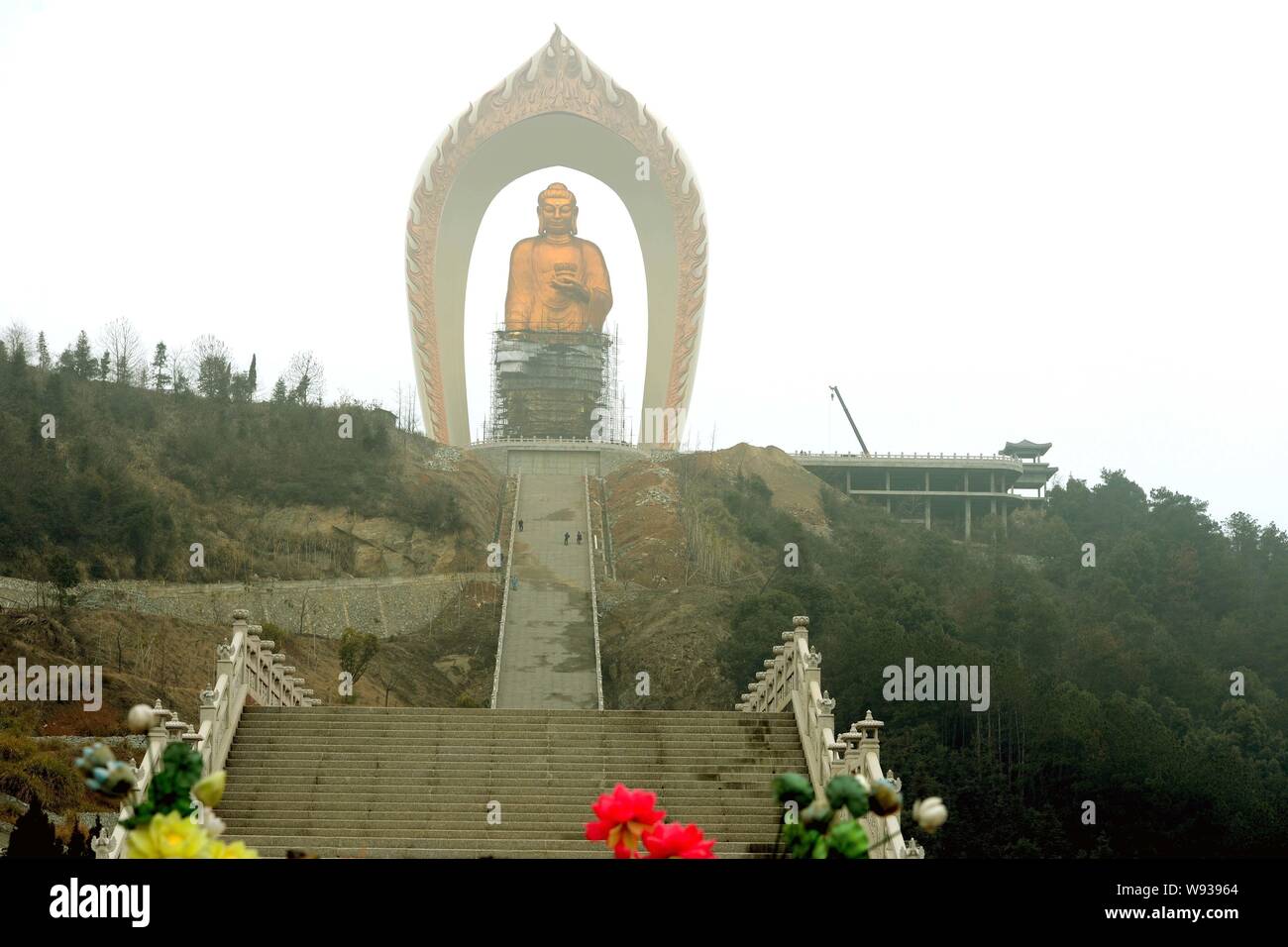 Donglin buddha hi-res stock photography and images - Alamy