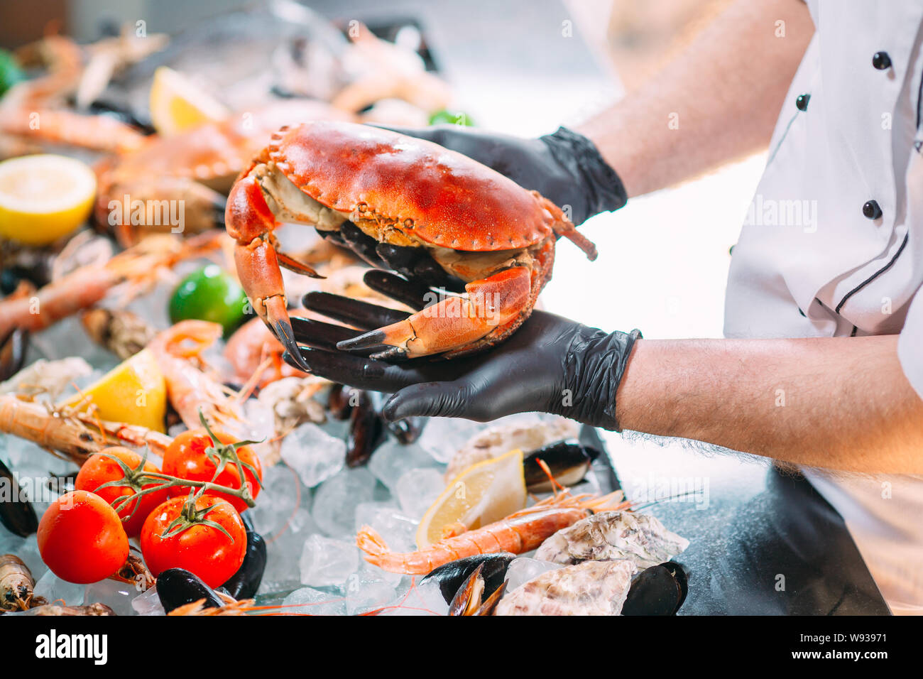 Restaurant fish showcase hi-res stock photography and images - Alamy