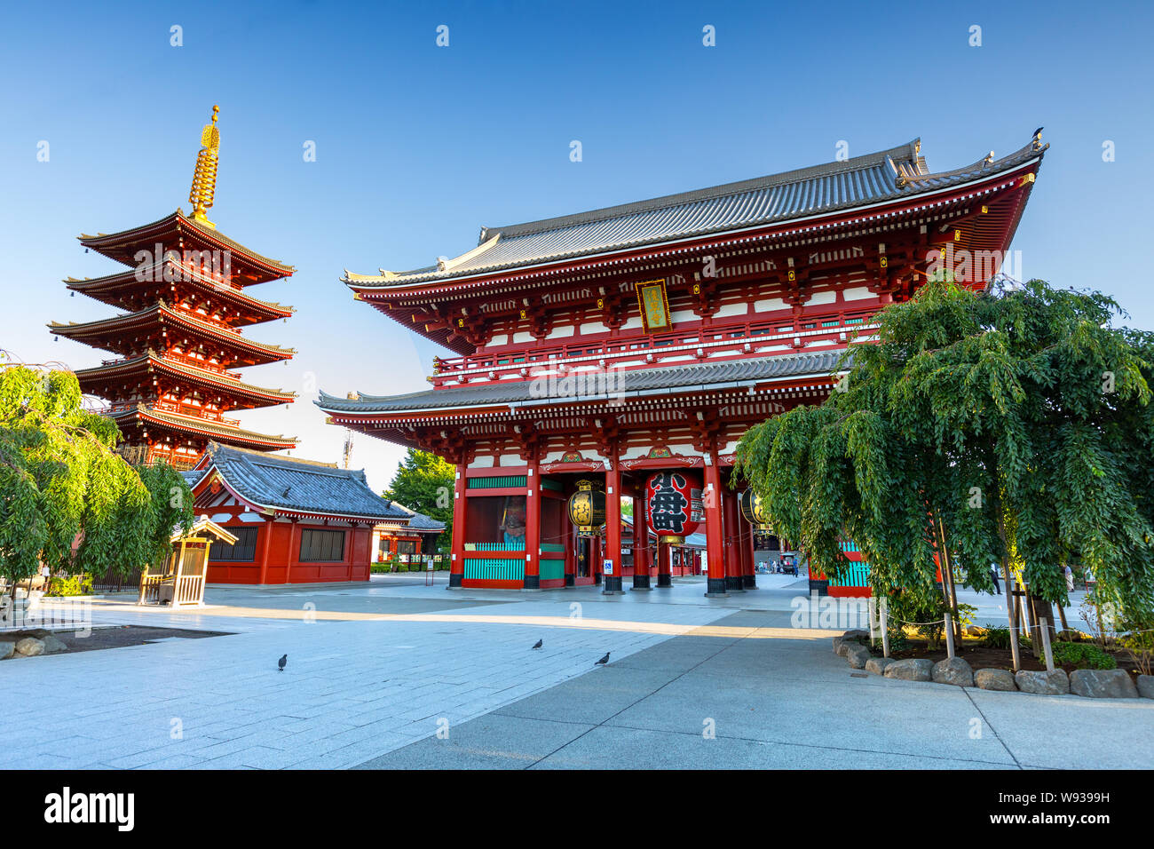 Tokyo temple hi-res stock photography and images - Alamy