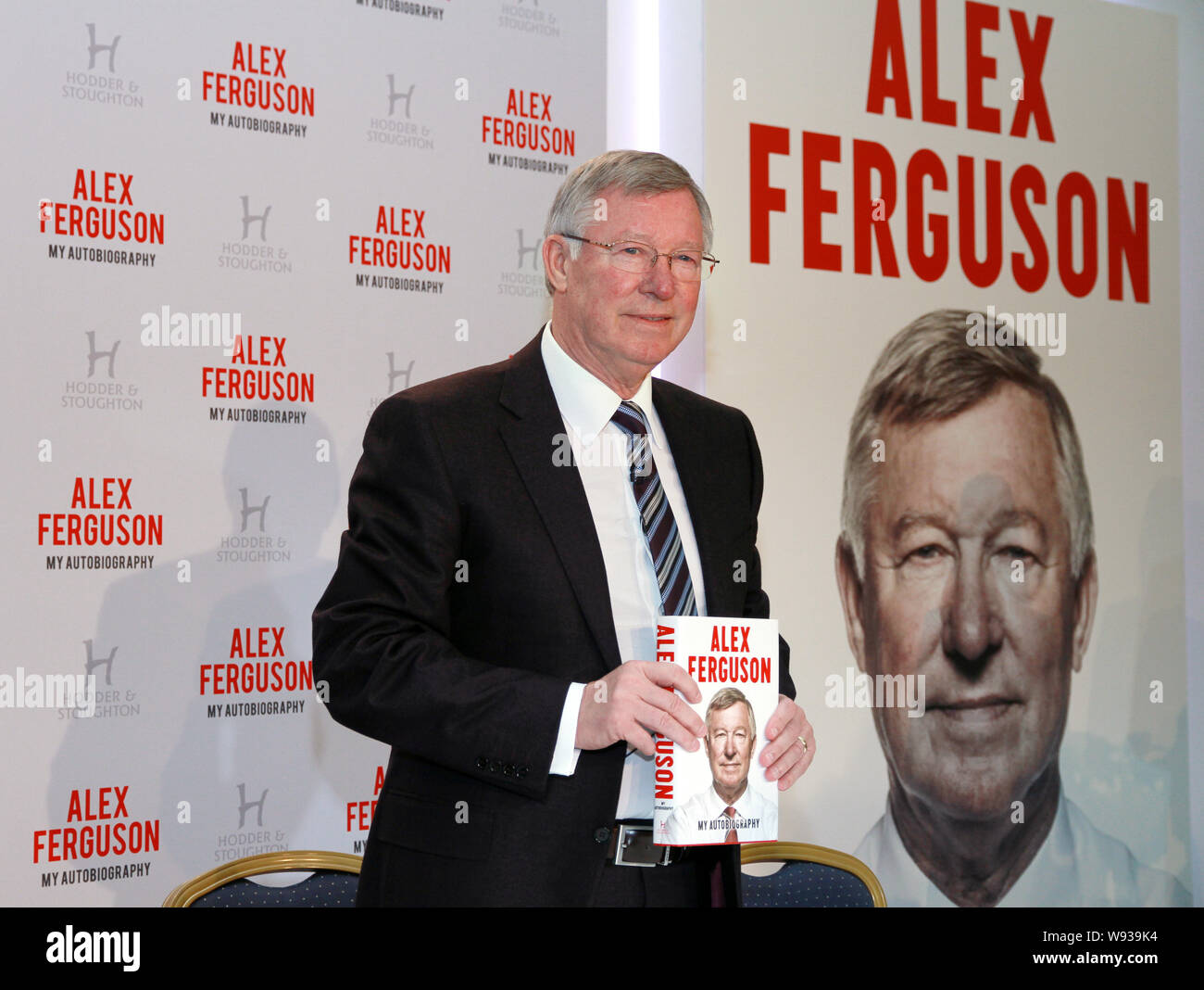 Sir Alex Ferguson poses with a copy of his book, Alex Ferguson My ...