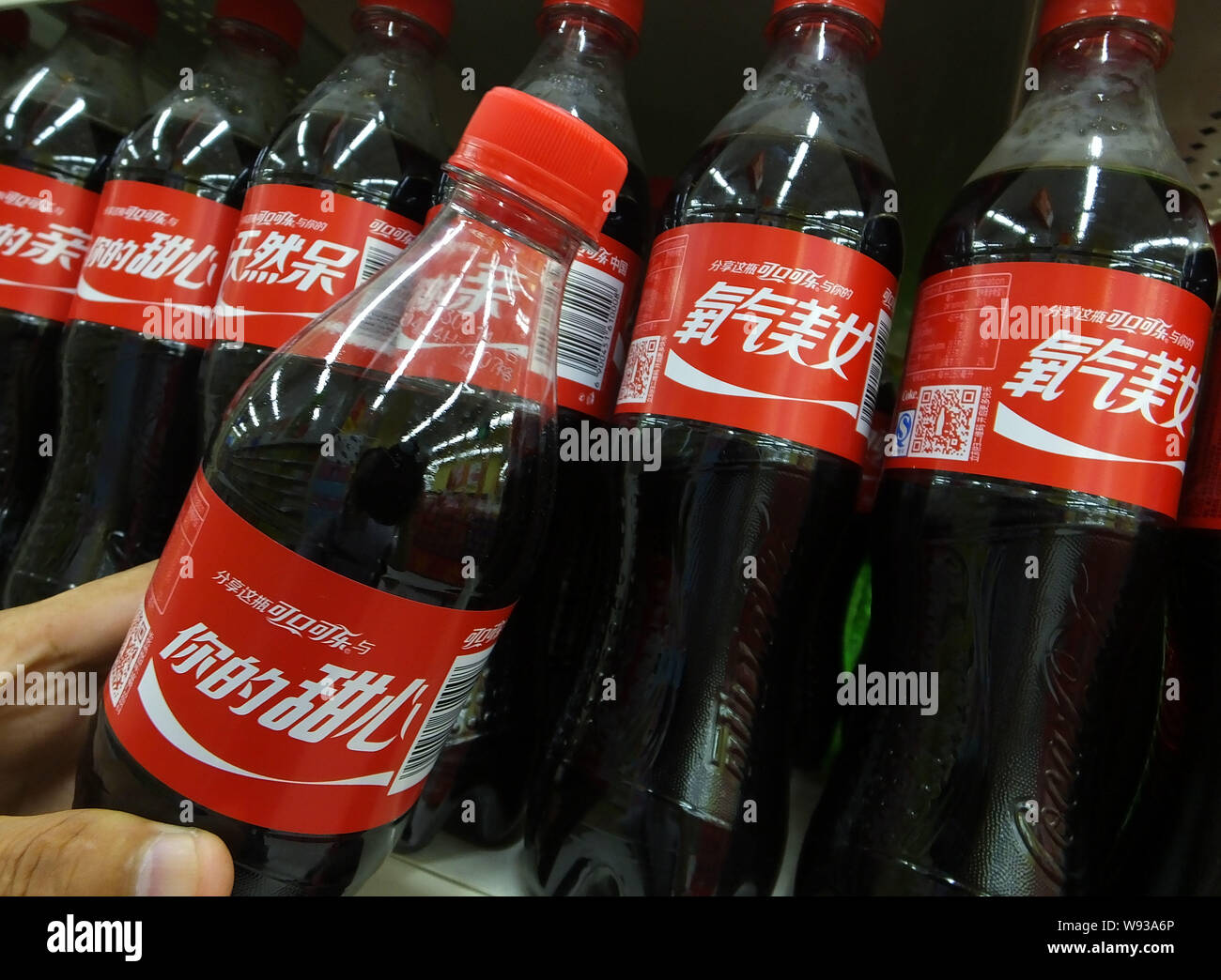 Customer picks bottle coca hi-res stock photography and images - Alamy