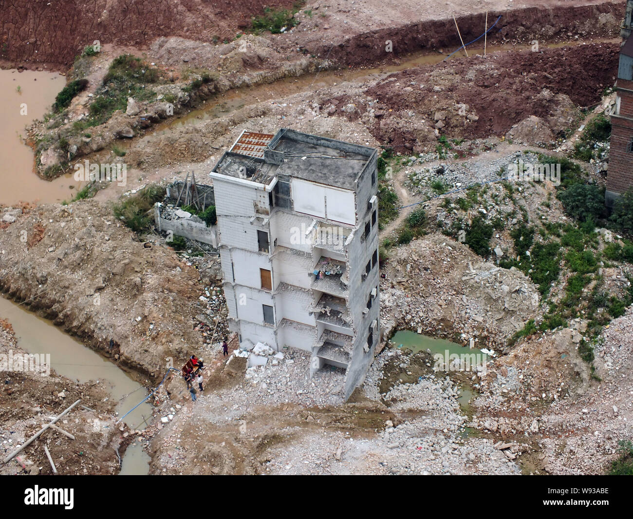 A nail house is isolated by man-made ditches on the jobsite of a ...