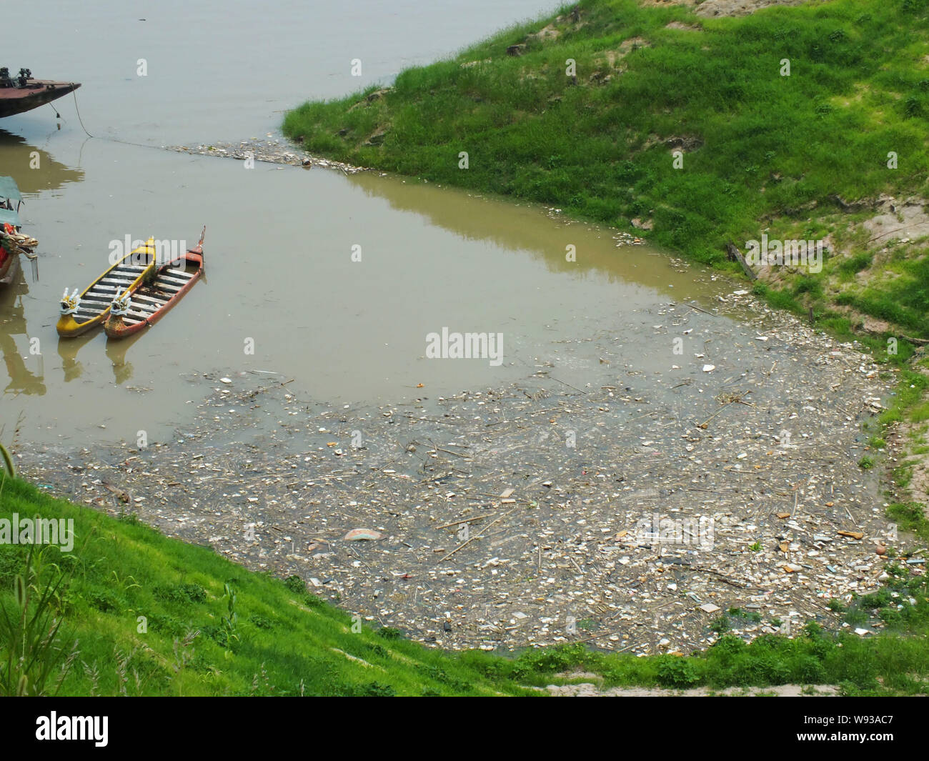 Yangtze river pollution hi-res stock photography and images - Alamy