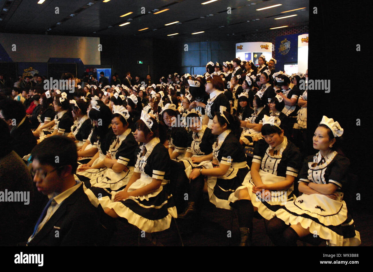 French maid hi-res stock photography and images - Alamy
