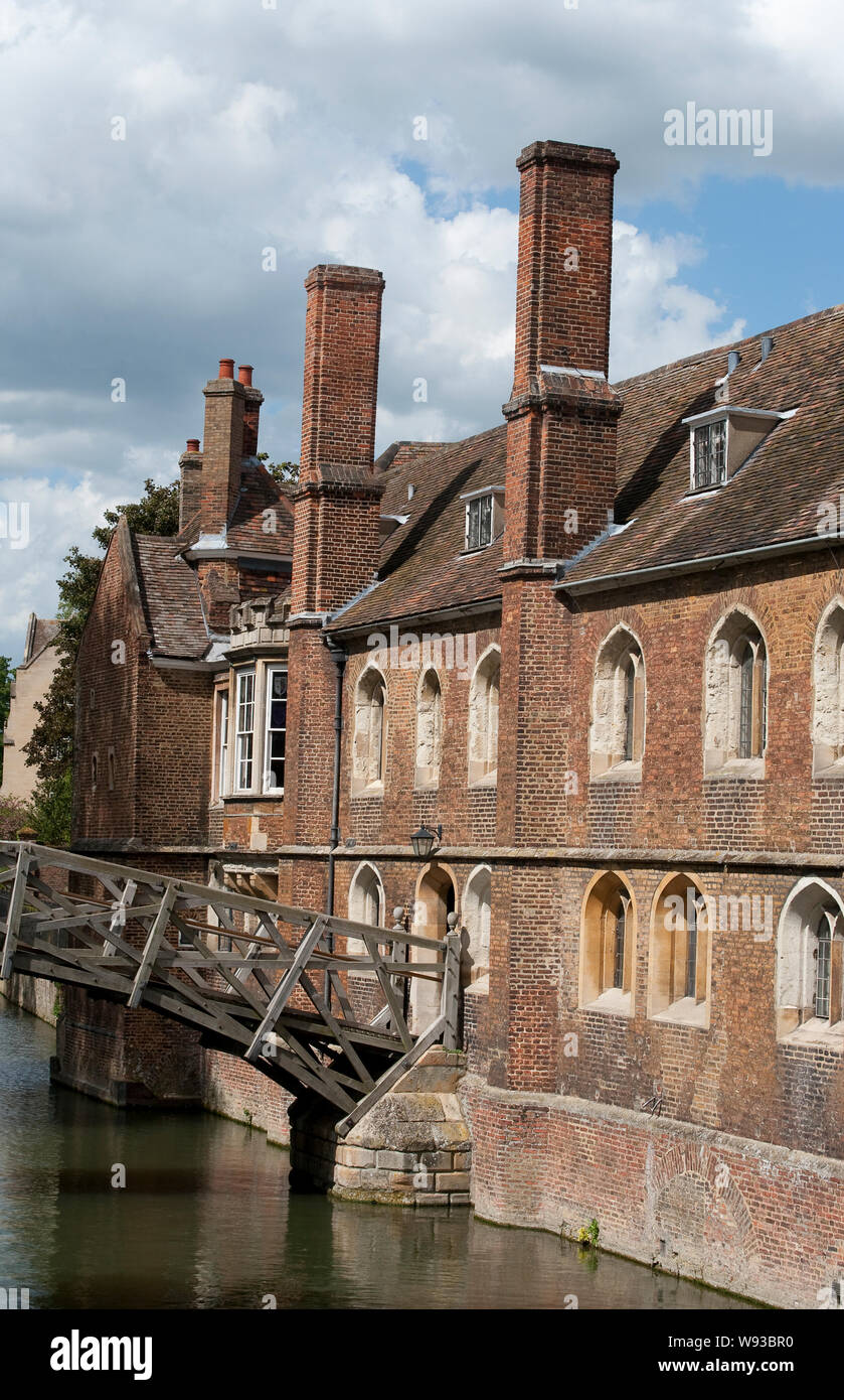 The mathematical bridge at Queen's College, Cambridge, England Stock ...