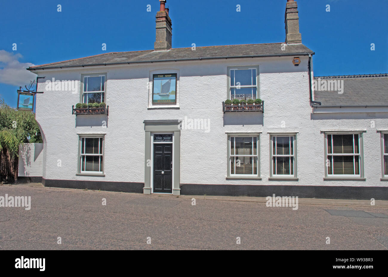 Beccles Suffolk The Ship Pub Stock Photo - Alamy