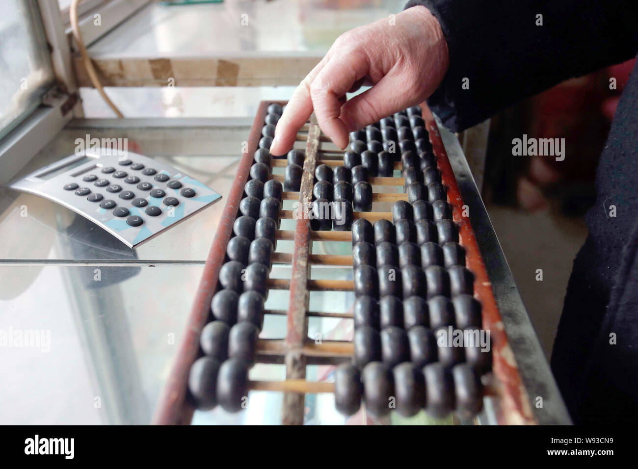 Abacus china hi-res stock photography and images - Alamy