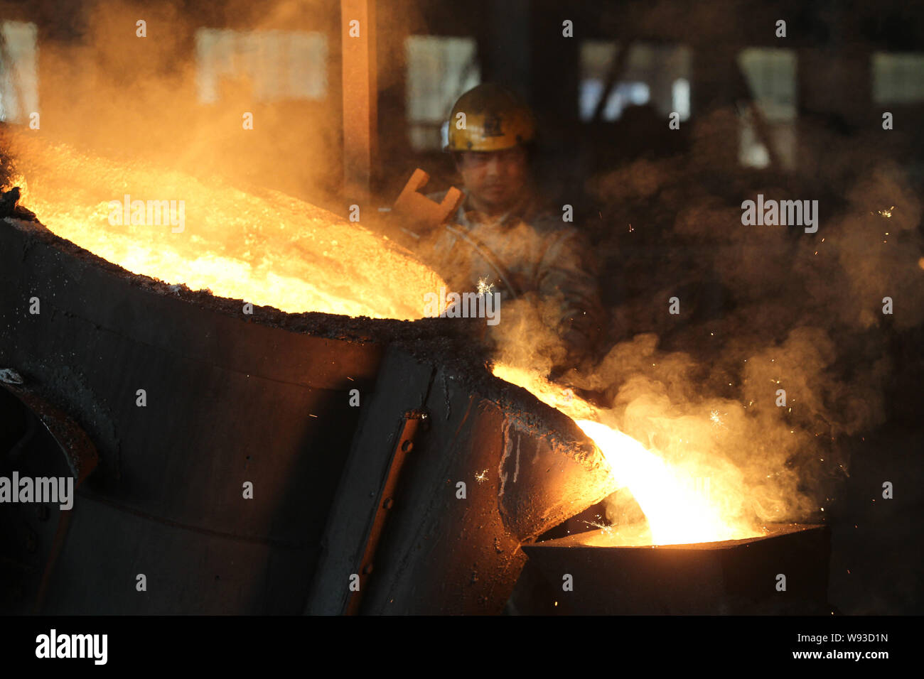Molten steel mold hi-res stock photography and images - Alamy