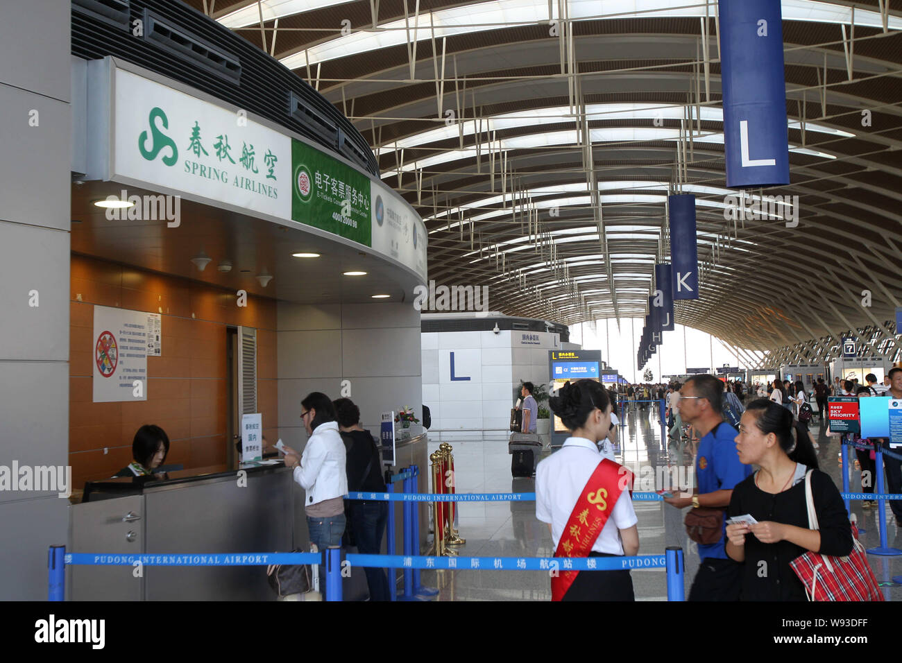 Spring airlines hi-res stock photography and images - Alamy