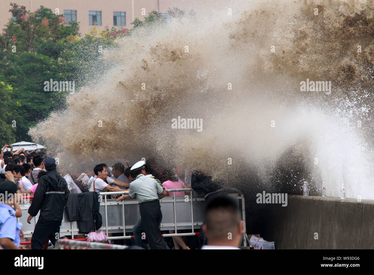 Run to safety hi-res stock photography and images - Alamy