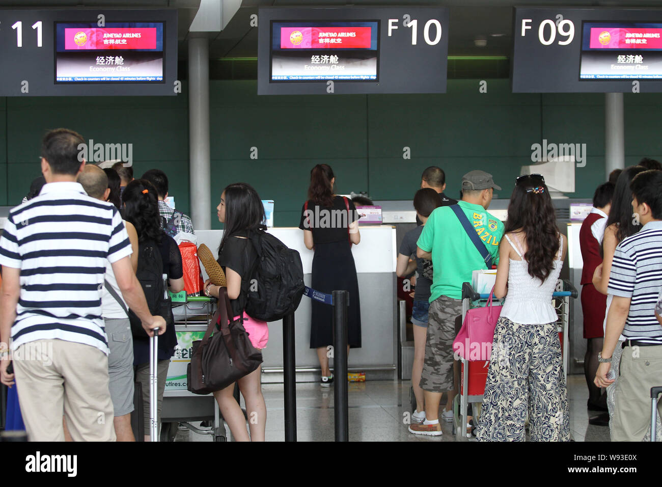 Chinese bank queue hi-res stock photography and images - Alamy