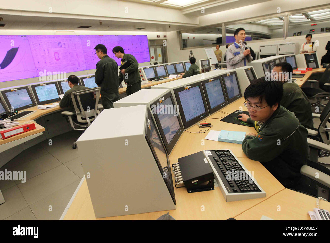 China control power plant room hi-res stock photography and images - Alamy