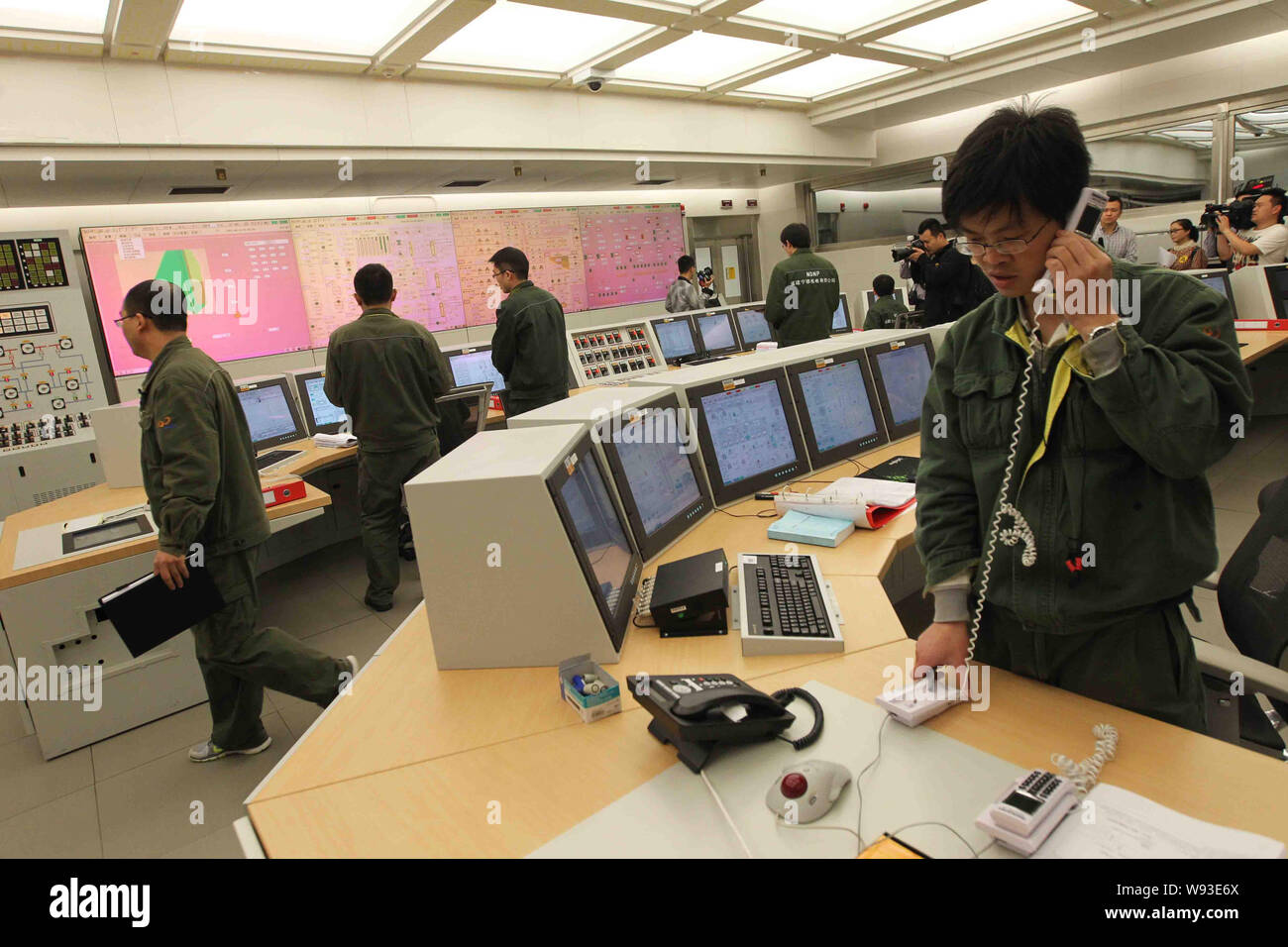China control power plant room hi-res stock photography and images - Alamy