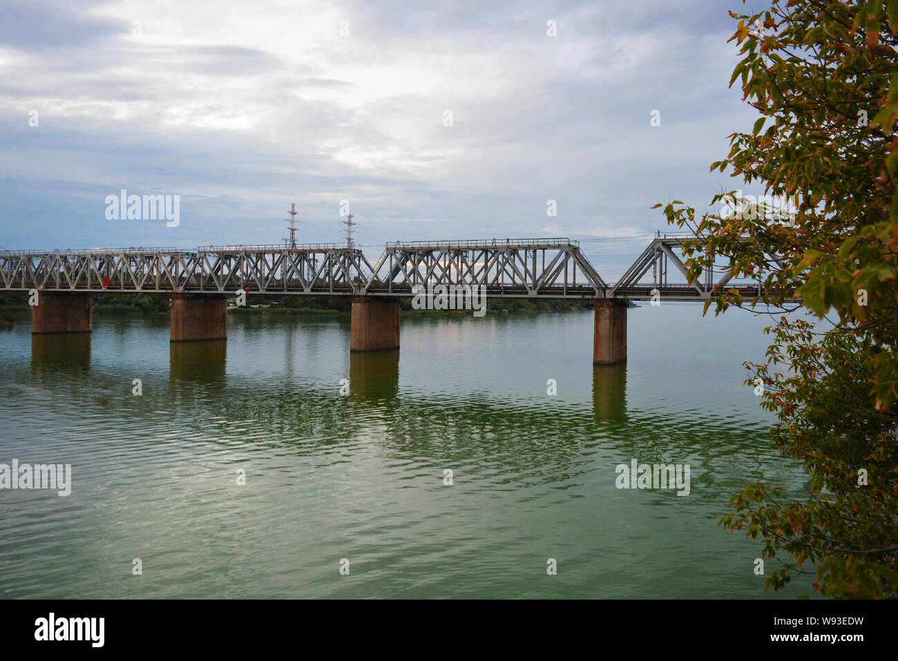 The gray Samara railway bridge over the surface of the Samara river ...