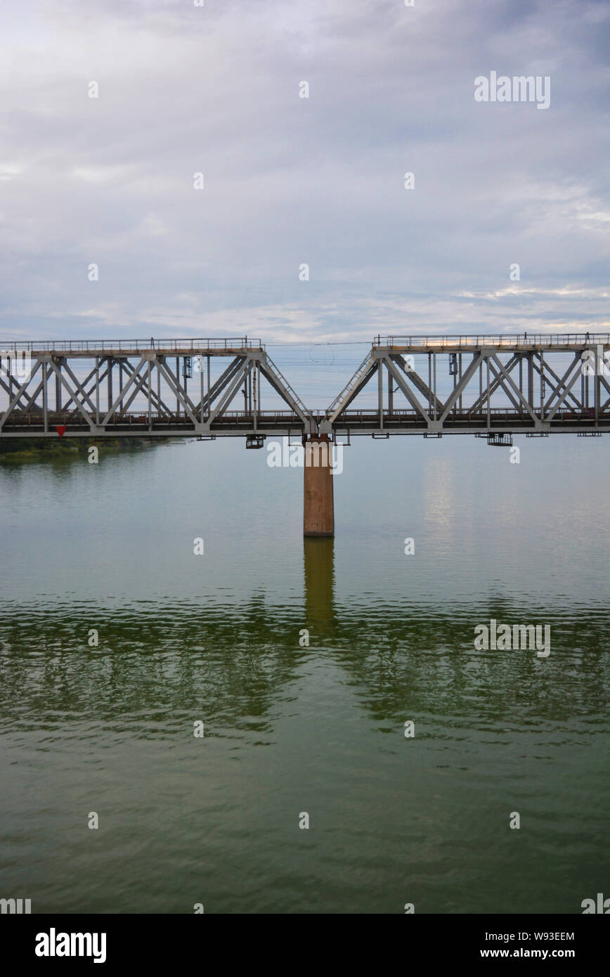 The gray Samara railway bridge over the surface of the Samara river ...