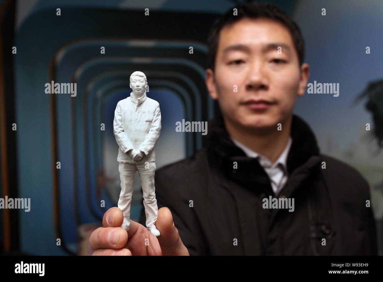 A customer shows his 3D reproduction in the first 3D photo printing ...
