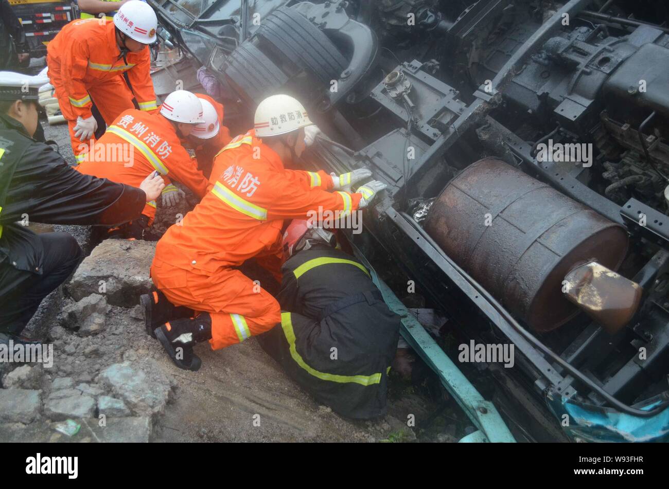 Chinese firefighters rescue wounded passengers from a passenger bus ...