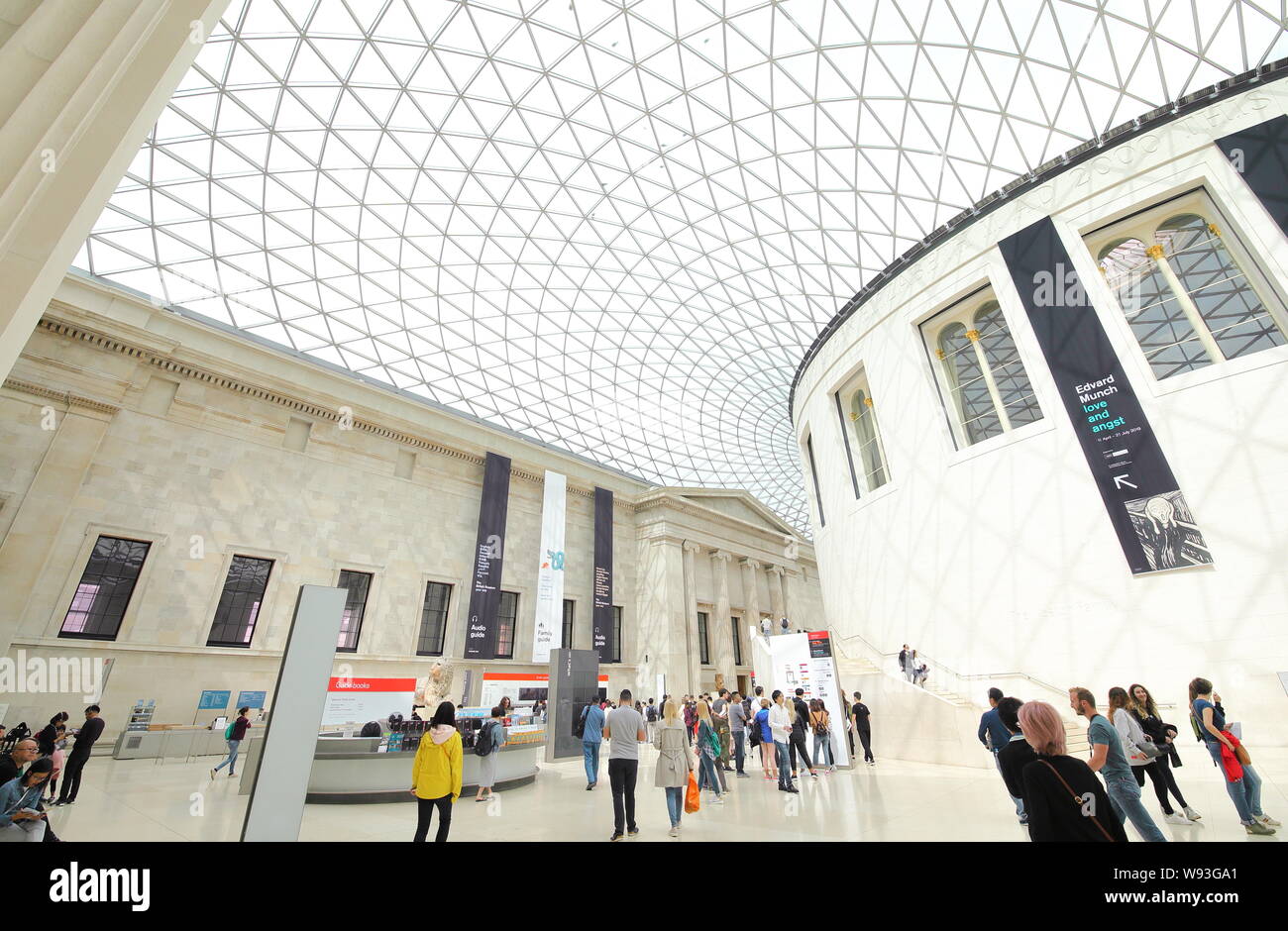 People visit British museum London UK Stock Photo - Alamy