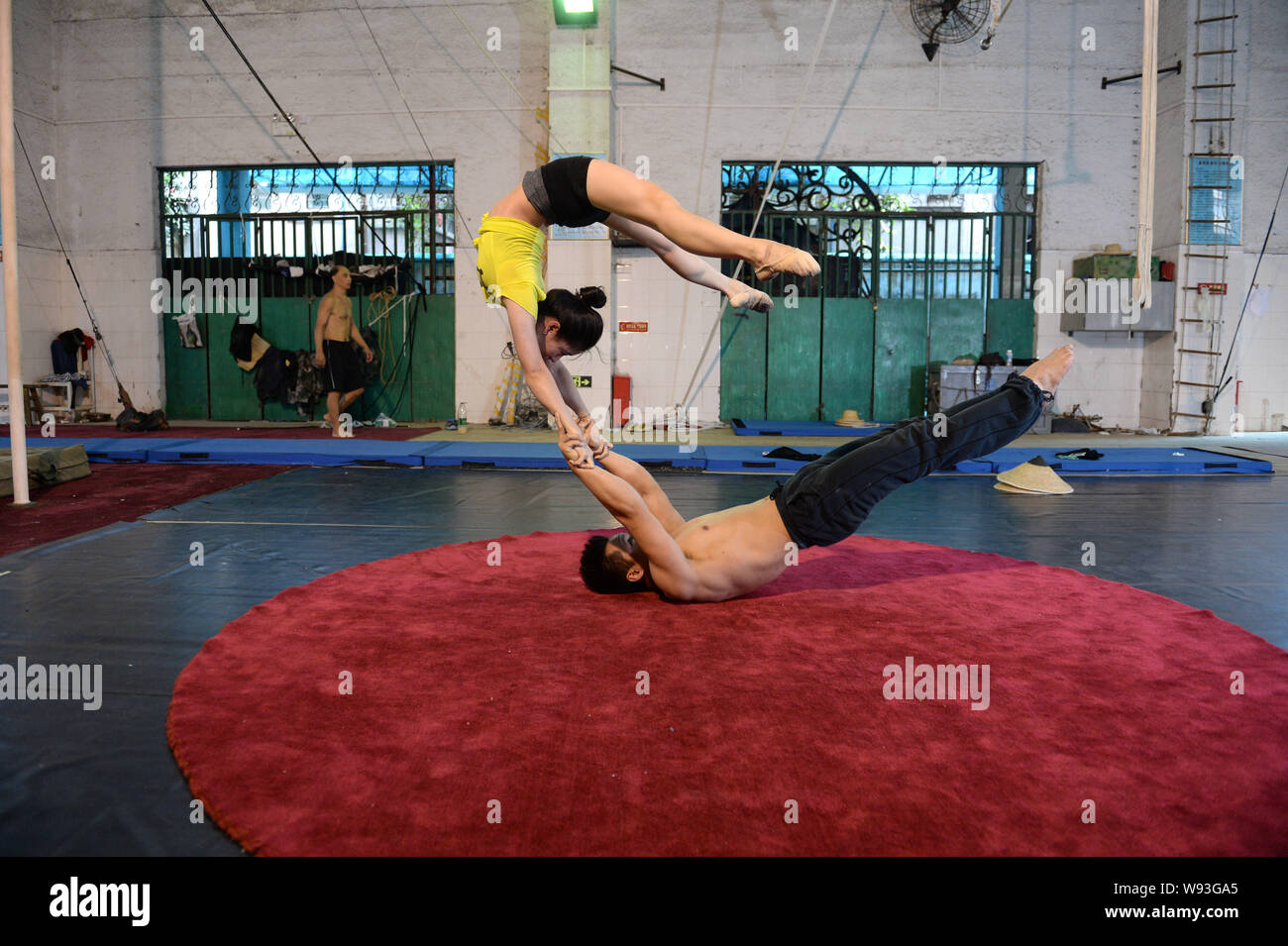 Acrobatic troupe hi-res stock photography and images - Alamy