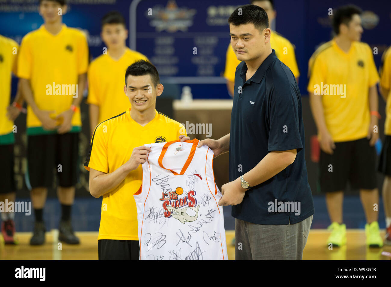 Former NBA basketball player Yao Ming (front right) poses for photos at ...