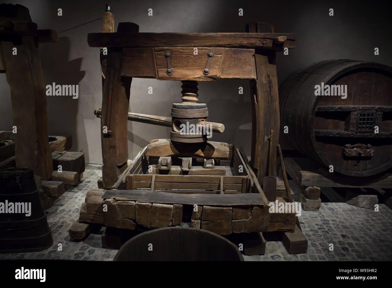 Capstan 17th century hi-res stock photography and images - Alamy