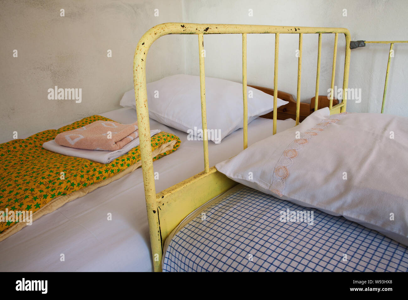 Wood bed vintage hi-res stock photography and images - Alamy