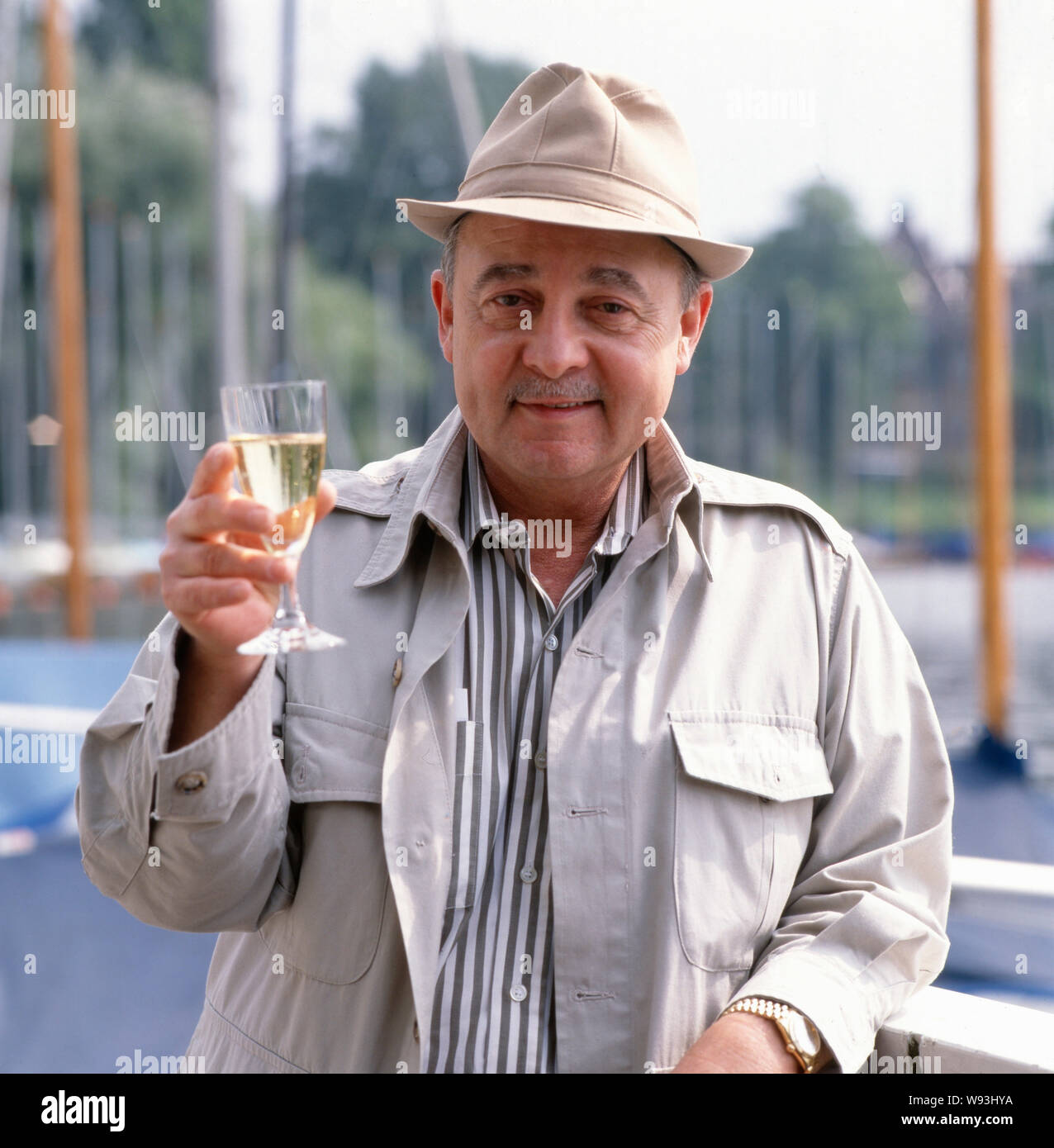 Tom selleck magnum hi-res stock photography and images - Alamy